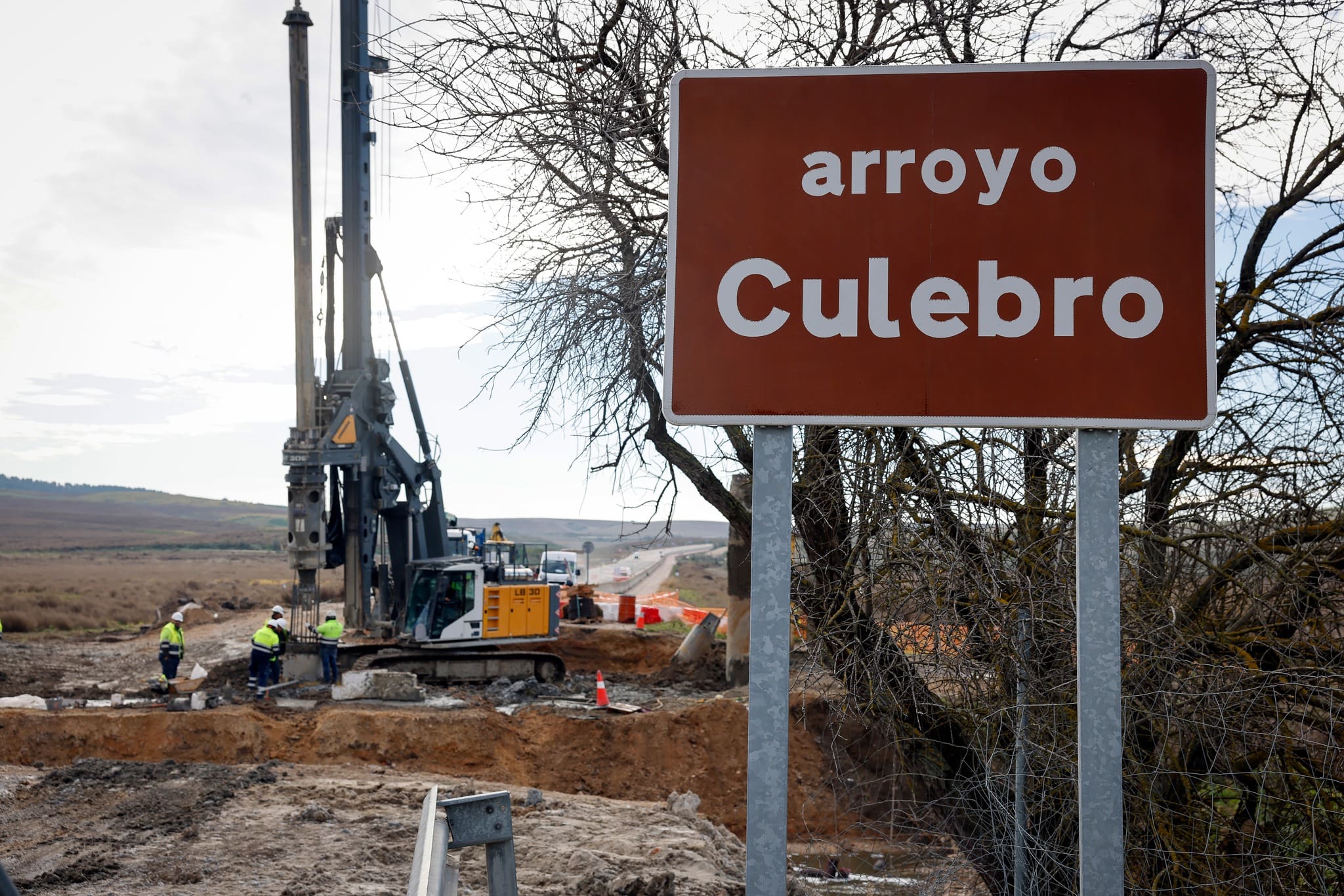 MUNICIPIOS/ El puente de la M-301 sobre el Arroyo Culebro que dañó la DANA estará en abril
