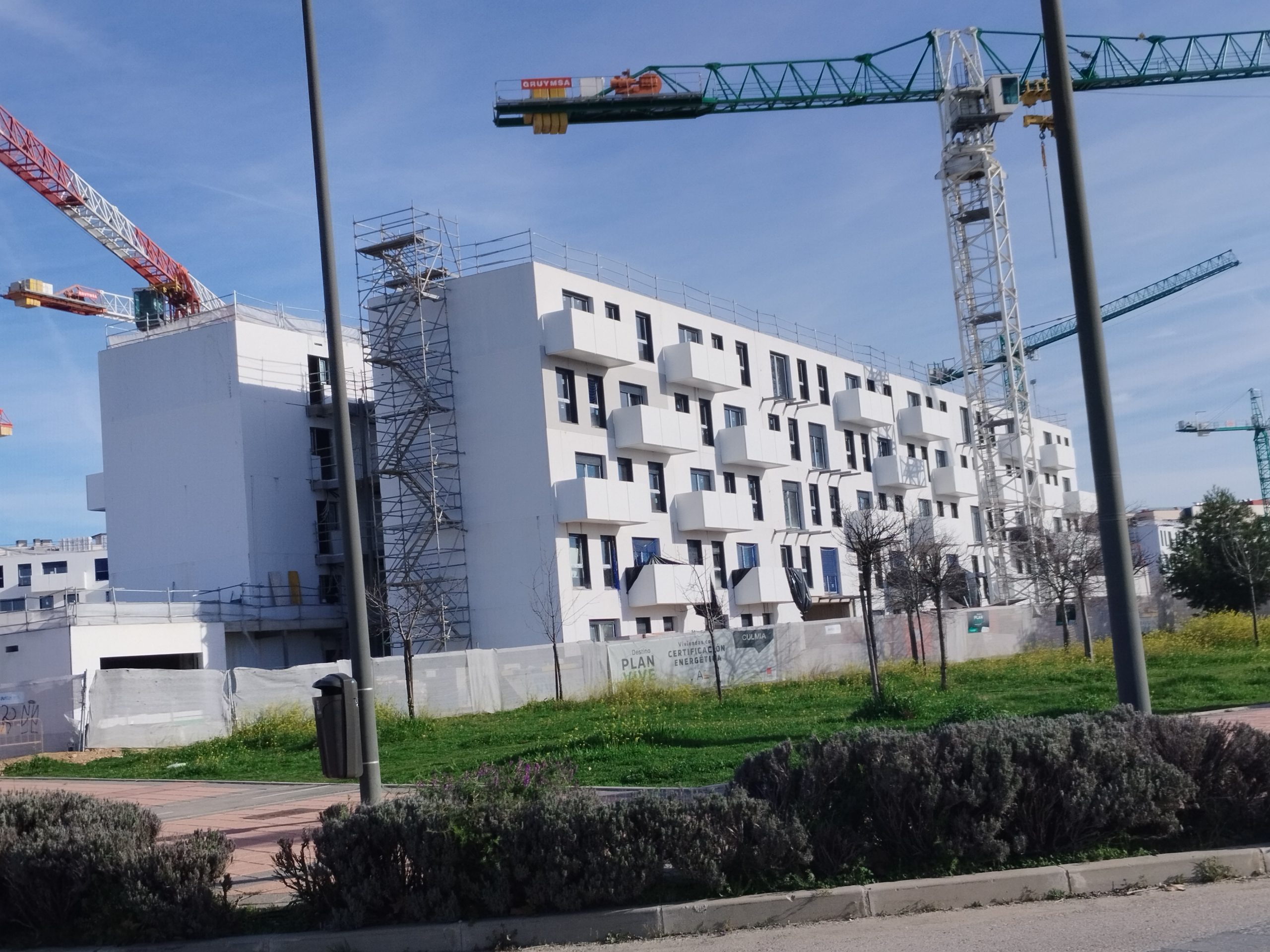 Defectos de obra y altos alquileres marcan el Plan VIVE en Getafe: "Es como vivir en pisos de un ...