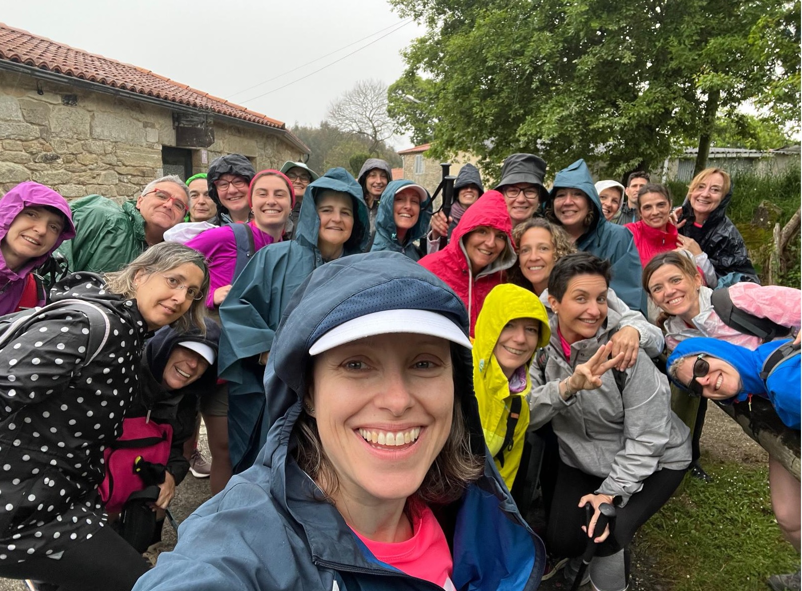 Veinte 'valientes' de Getafe con cáncer de mama completan el Camino de ...